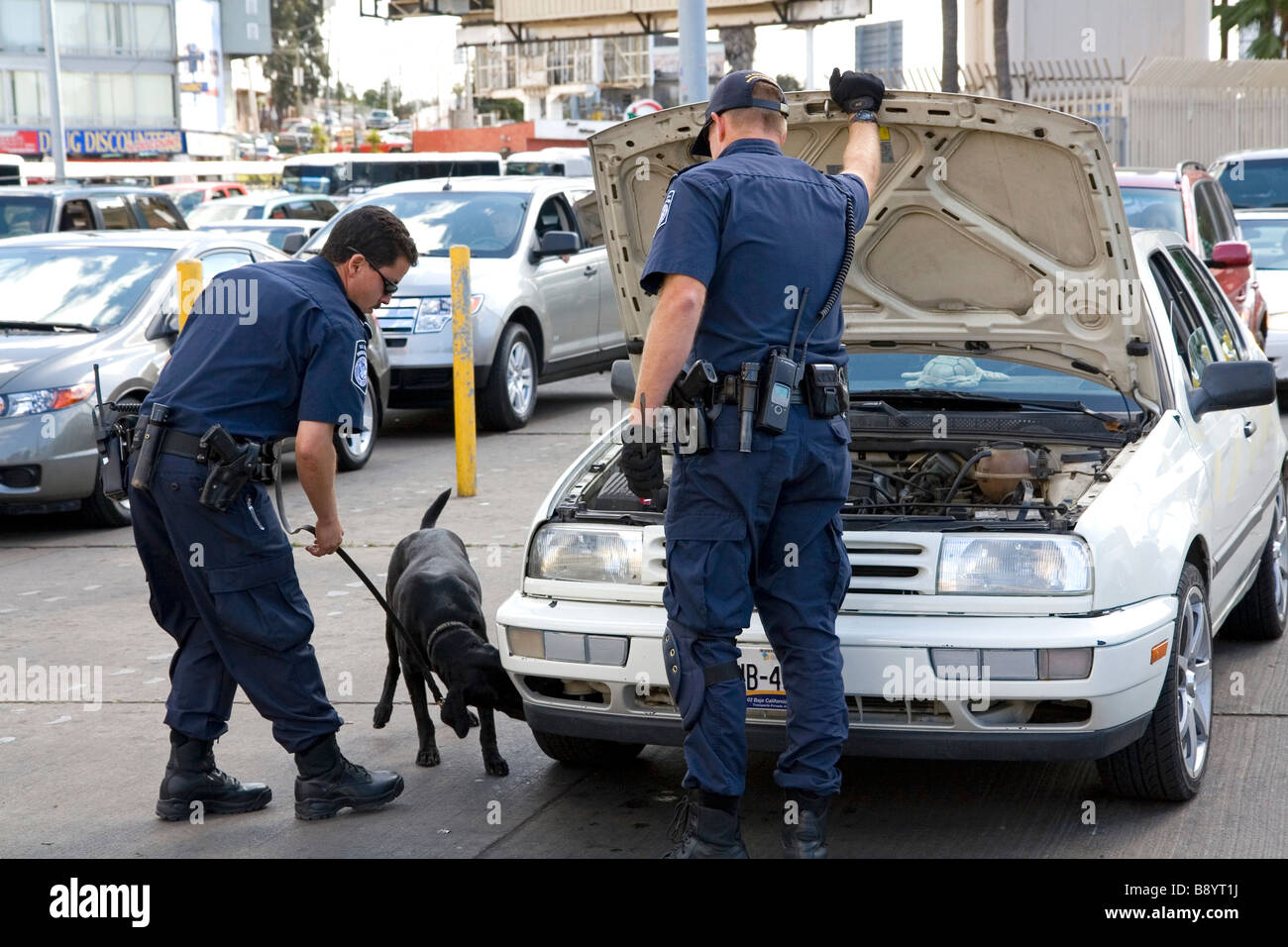 U S Customs and Immigration agents at the Tijuana Mexico U S San Diego ...