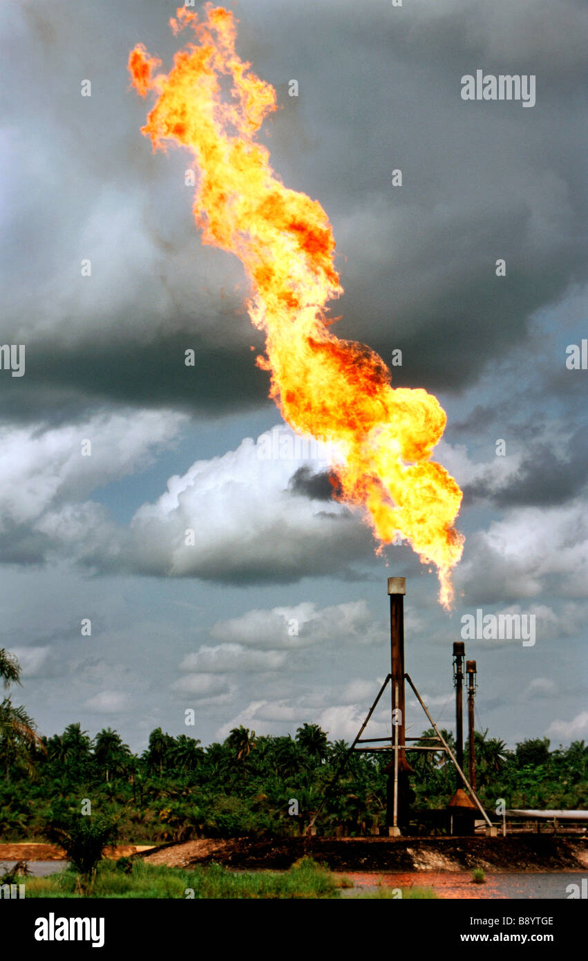 Nigeria: environmental pollution by burning off gas from the oil ...