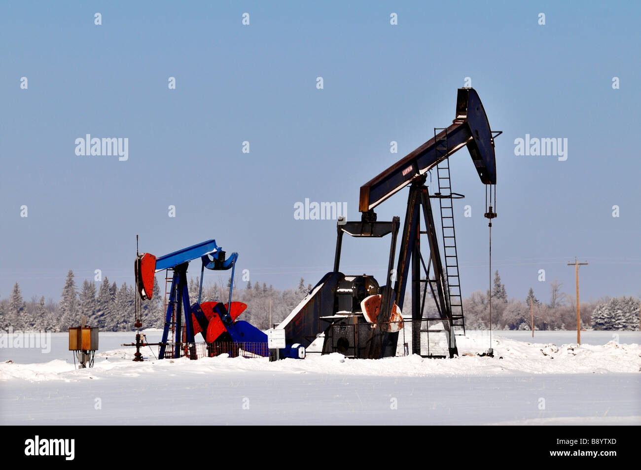 Wellhead pump jack hi-res stock photography and images - Alamy