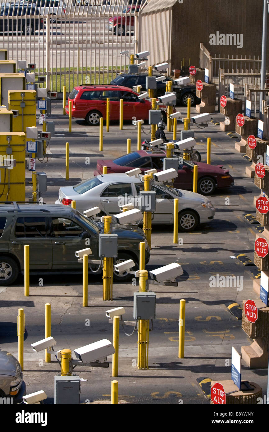 Border monitor hi-res stock photography and images - Alamy