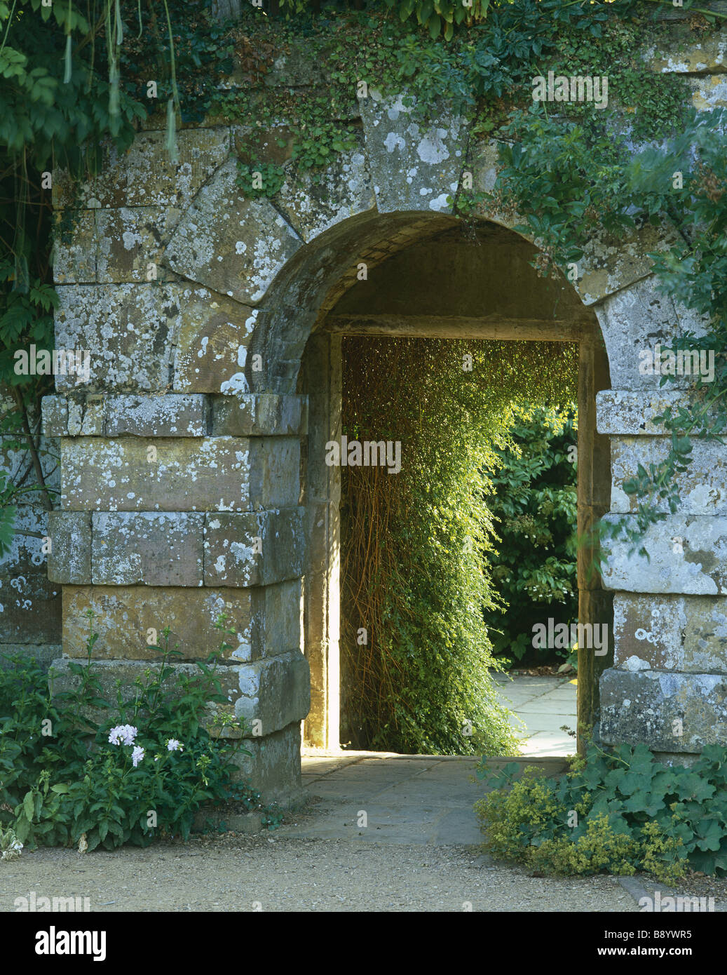 Stone arched entrance at Scotney Castle Stock Photo - Alamy