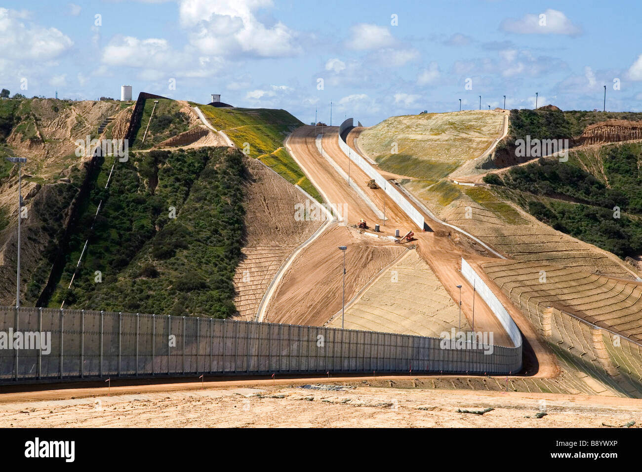 Border fence hi-res stock photography and images - Alamy