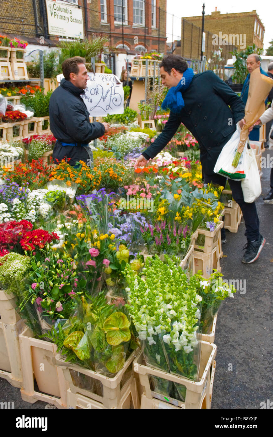 Man selling flowers on street hi-res stock photography and images - Alamy