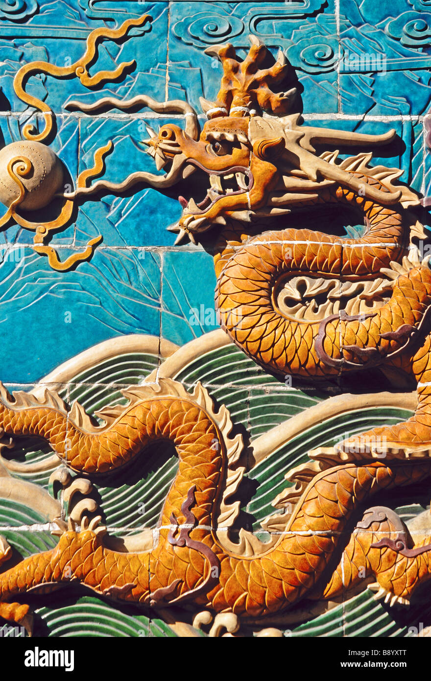 Detail nine dragons screen palace hi-res stock photography and images ...