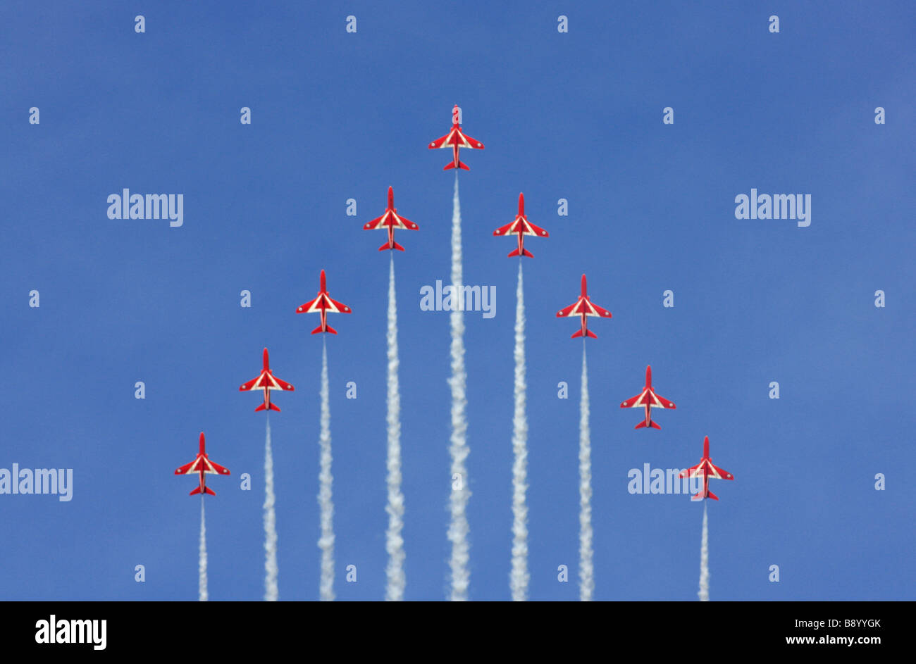 Red arrows hi-res stock photography and images - Alamy