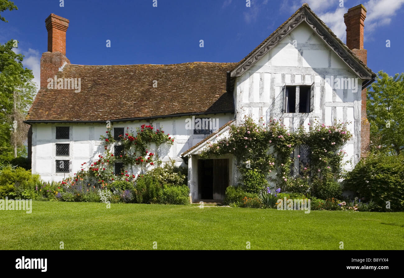 14th Century Manor House High Resolution Stock Photography and Images ...