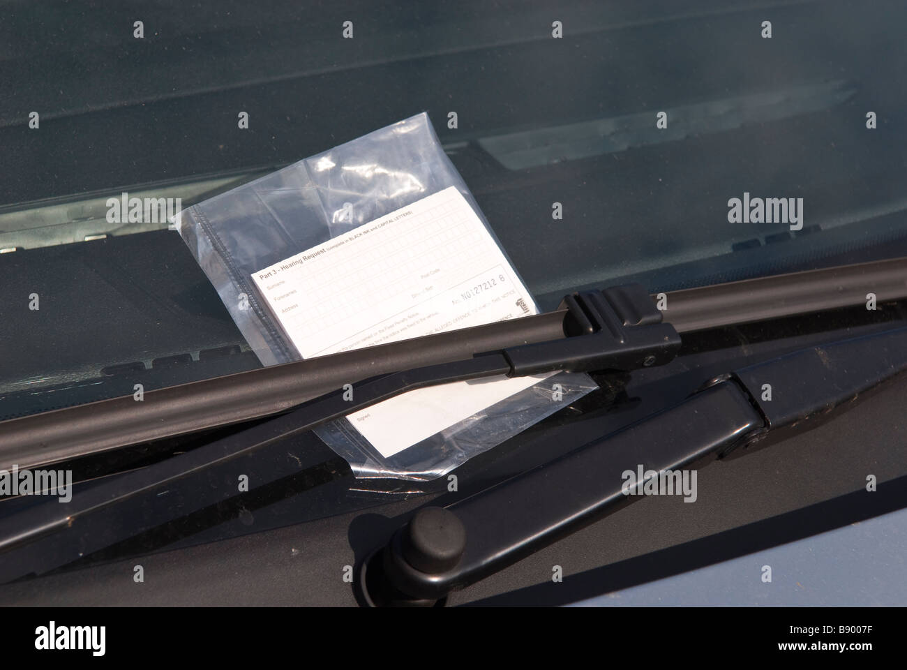 Police giving ticket hi-res stock photography and images - Alamy