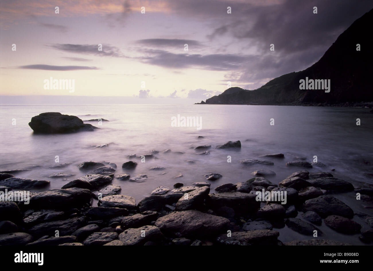 Rocks at cliff edge in foreground hi-res stock photography and images ...