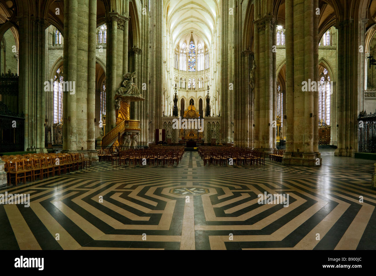 Amiens cathedral interior hi-res stock photography and images - Alamy