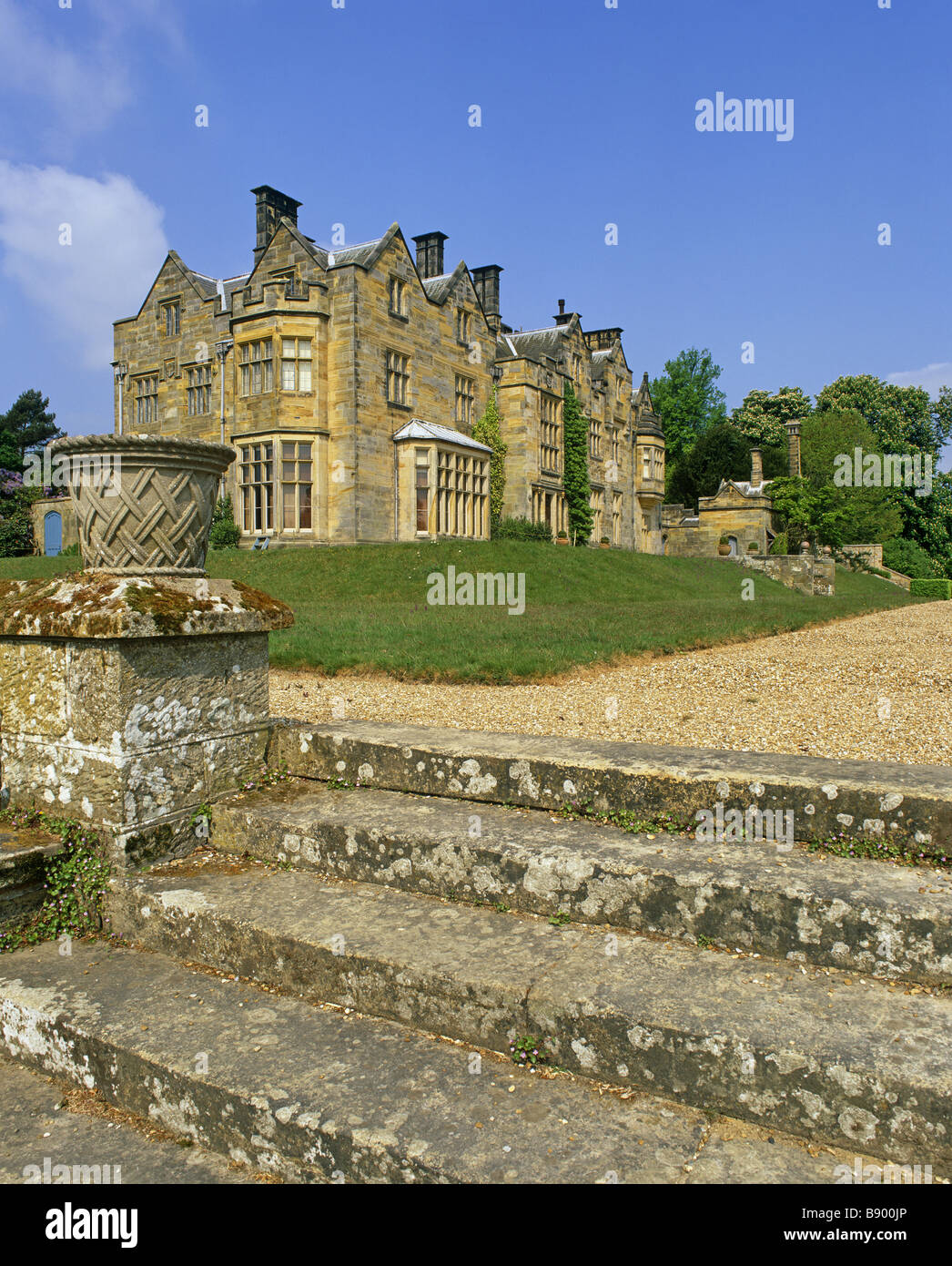 Great castle house home hi-res stock photography and images - Alamy