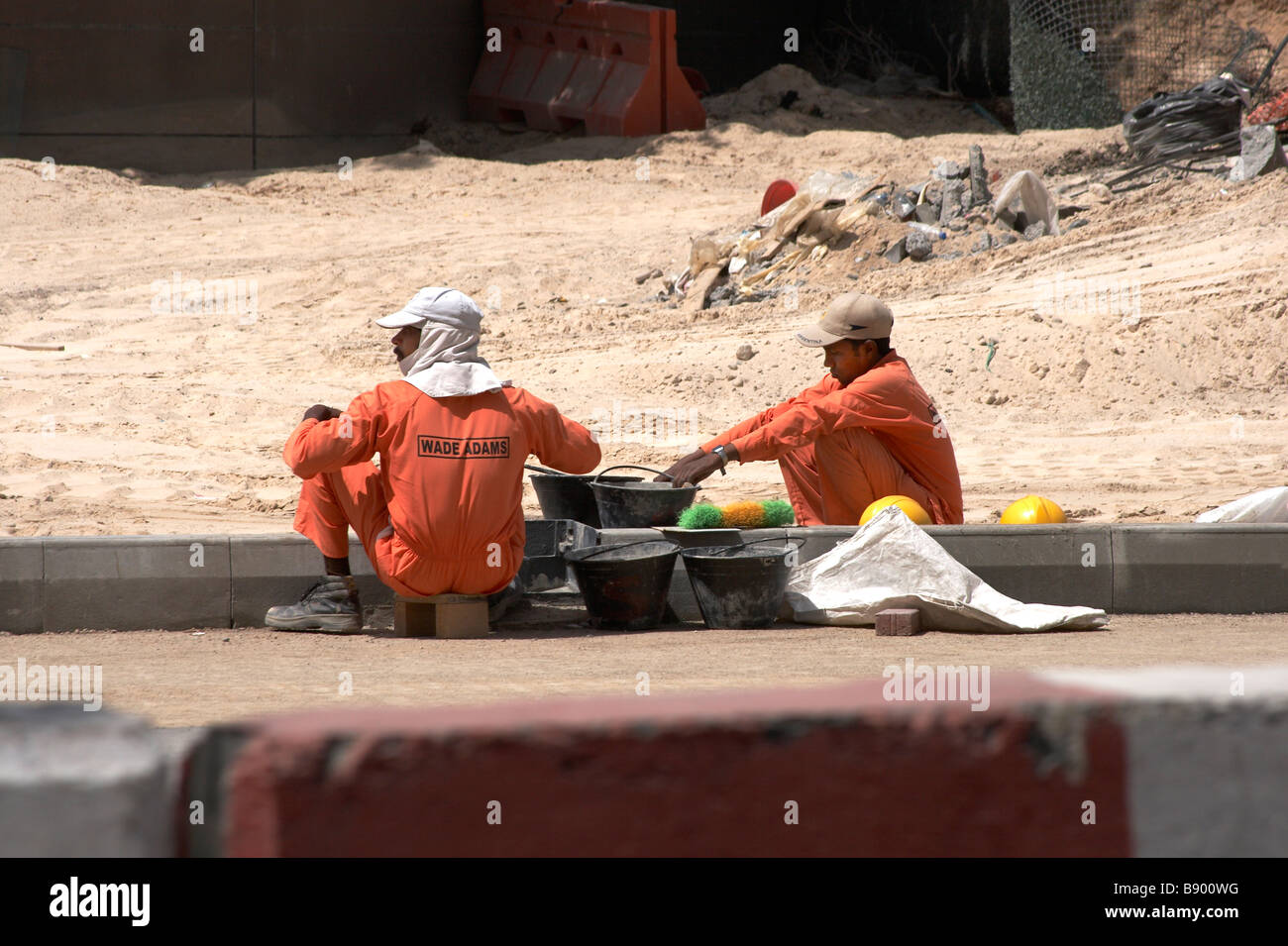 Indian road construction workers hi-res stock photography and images ...
