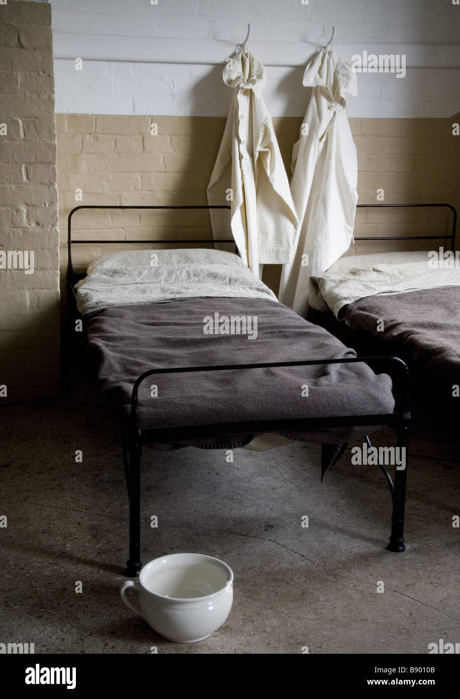 Dormitory uk bed hi-res stock photography and images - Alamy