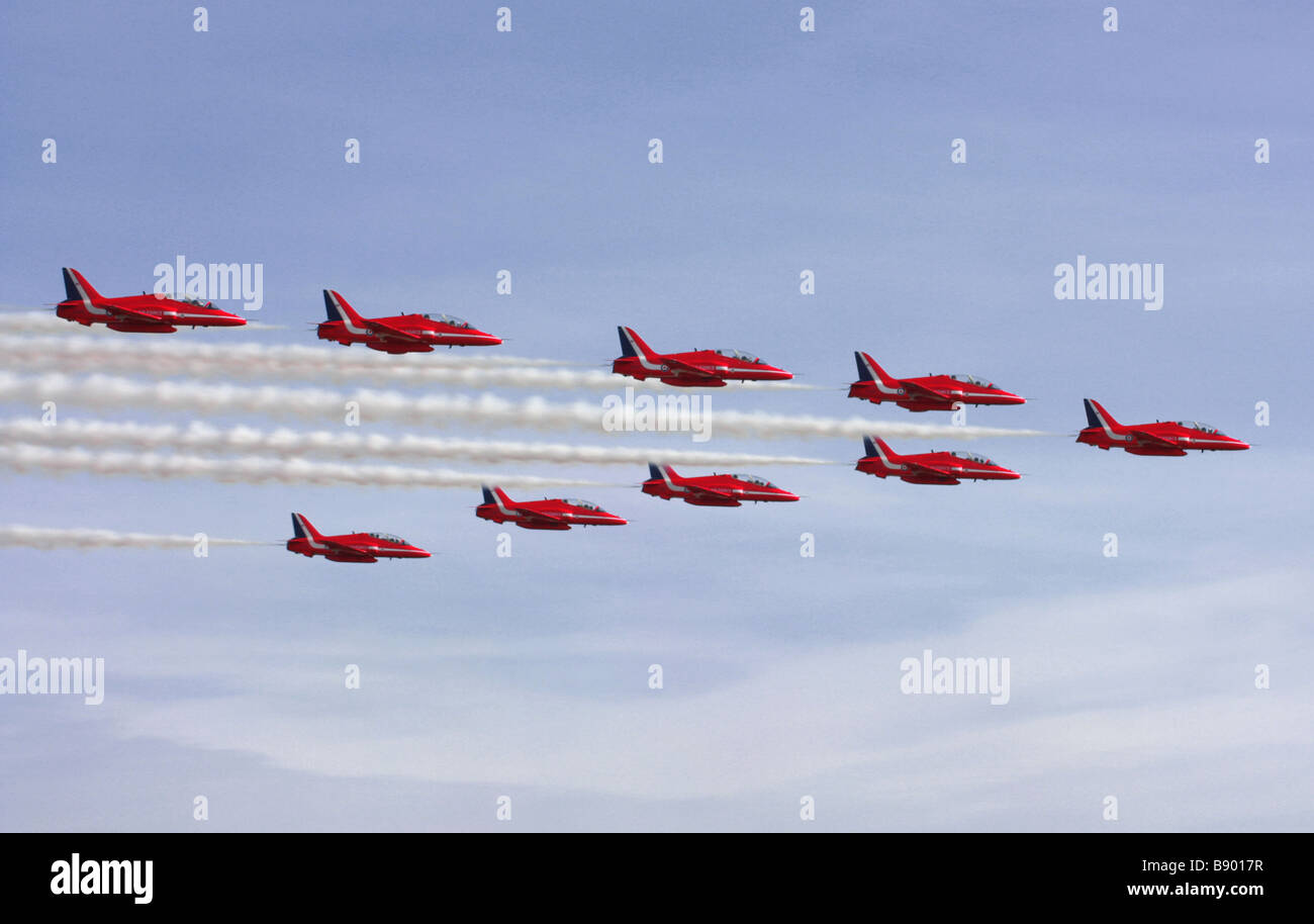 Red arrows hi-res stock photography and images - Alamy