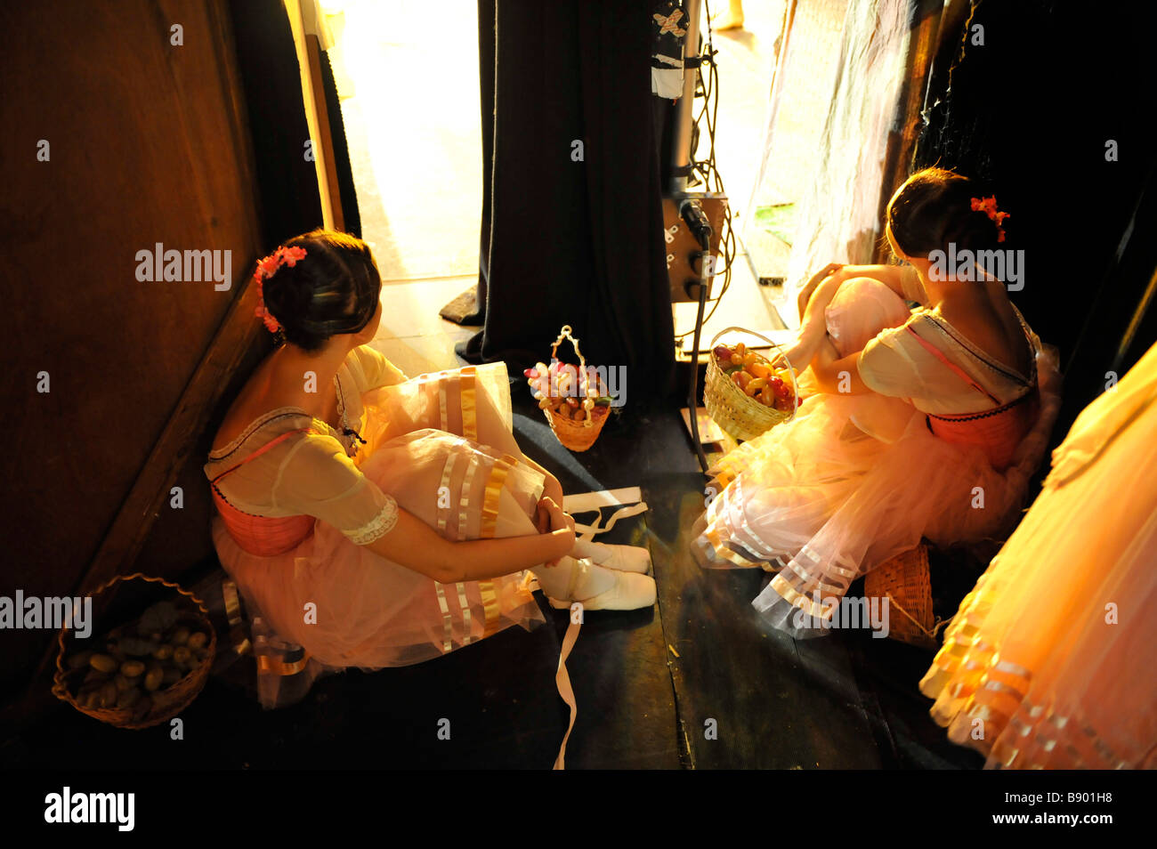 Corps de ballet hi-res stock photography and images - Alamy
