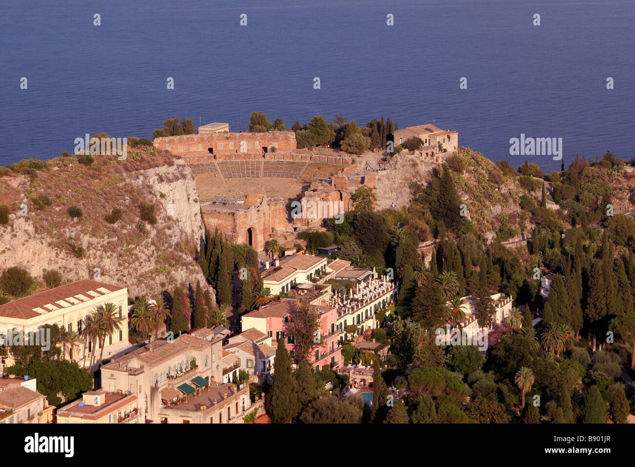 Taormina sicily ampitheatre hi-res stock photography and images - Alamy