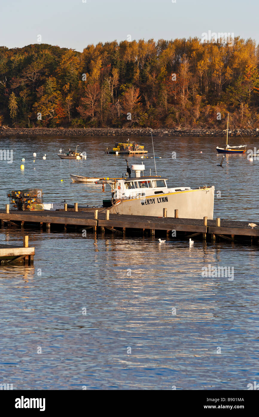Quayside boats dockside waterfront hi-res stock photography and images ...