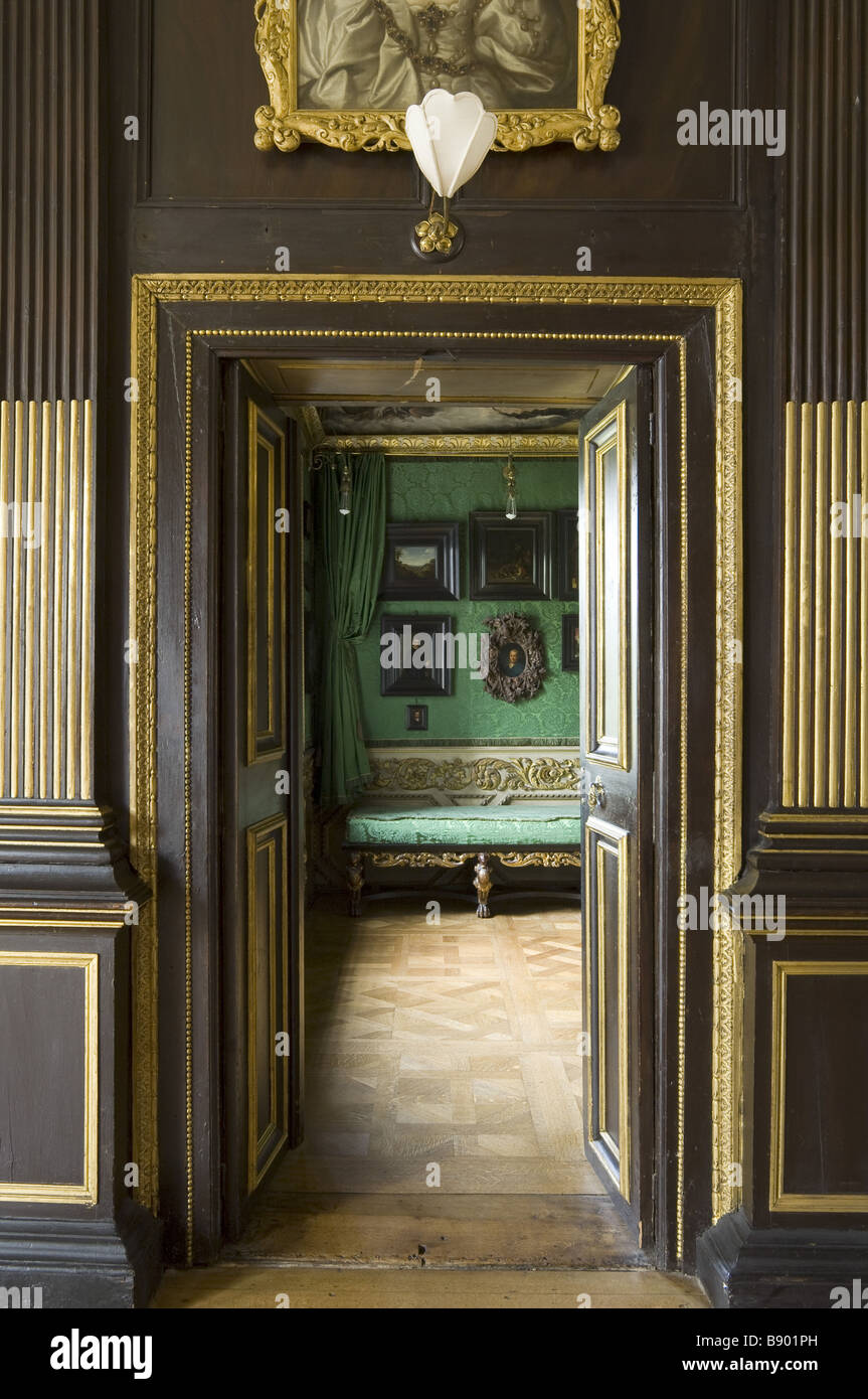 17th century long gallery hi-res stock photography and images - Alamy