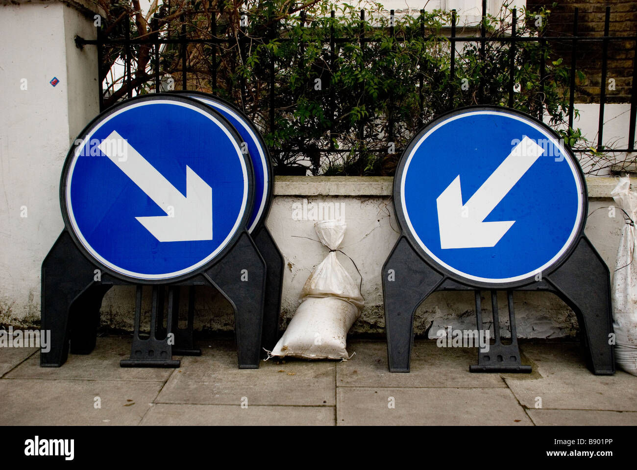 Torn arrow sign hi-res stock photography and images - Alamy