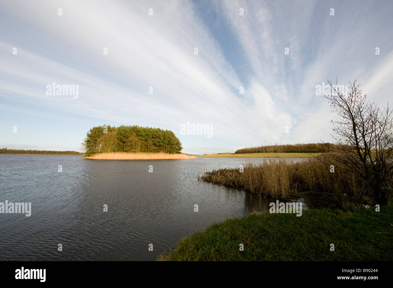 Loch scenery hi-res stock photography and images - Alamy