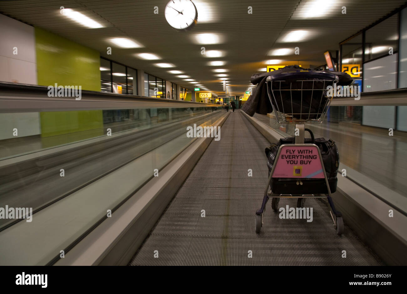 Airport walkway between departure gates inside terminal building Stock ...