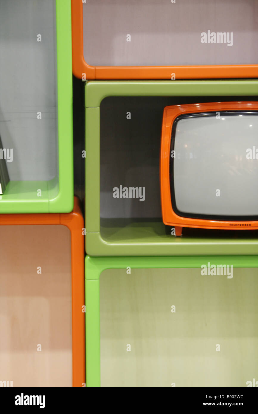 Old style tv set hi-res stock photography and images - Alamy