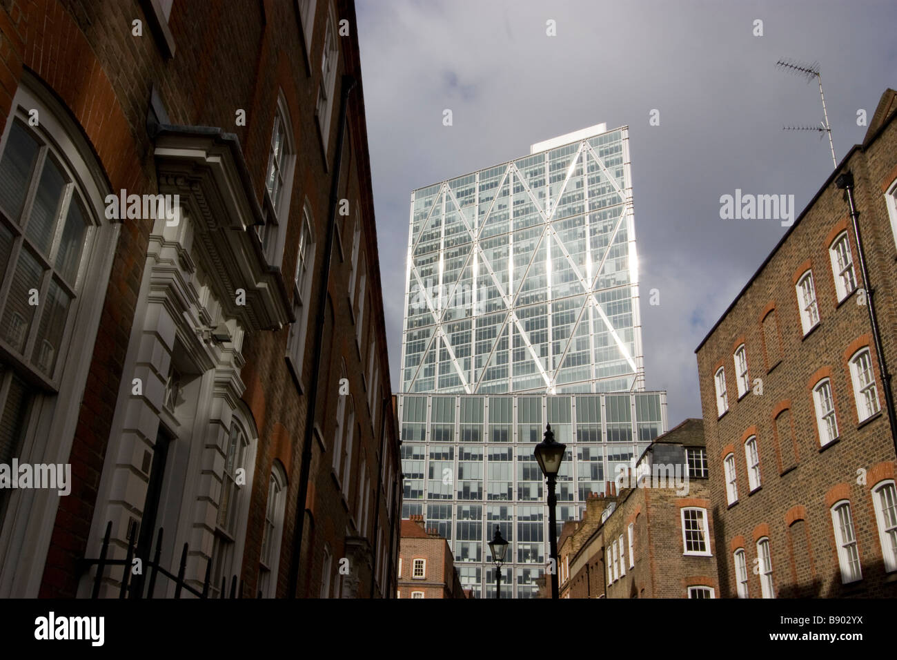 201 Bishopsgate and The Broadgate Tower with residential housing and ...
