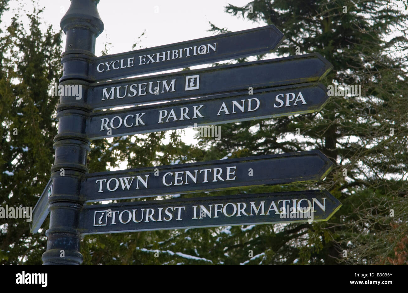 Fingerpost signs pointing hi-res stock photography and images - Alamy