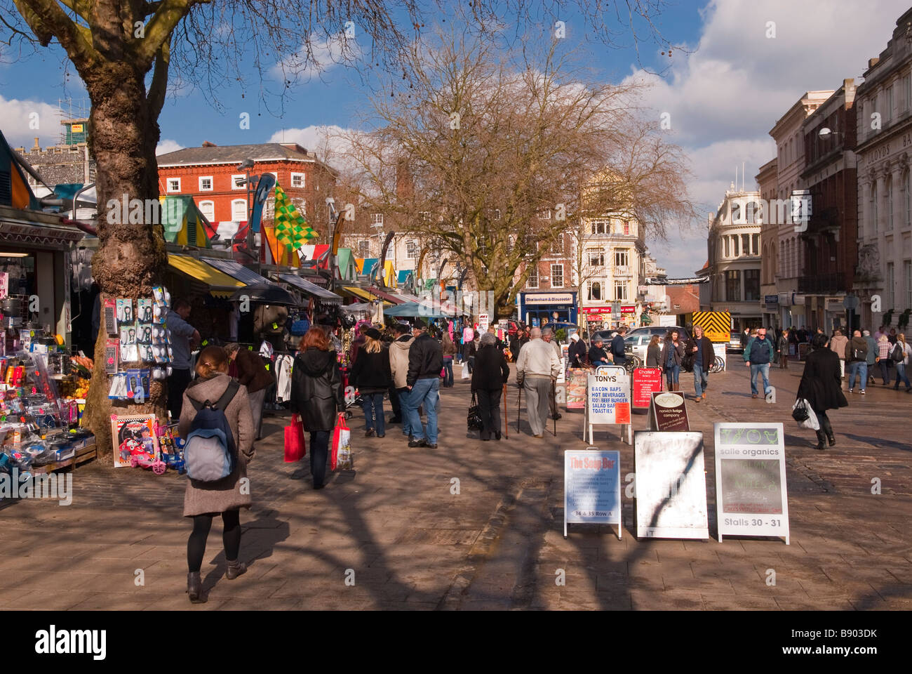 The busy streets of Norwich,Norfolk,Uk packed with shoppers and people ...