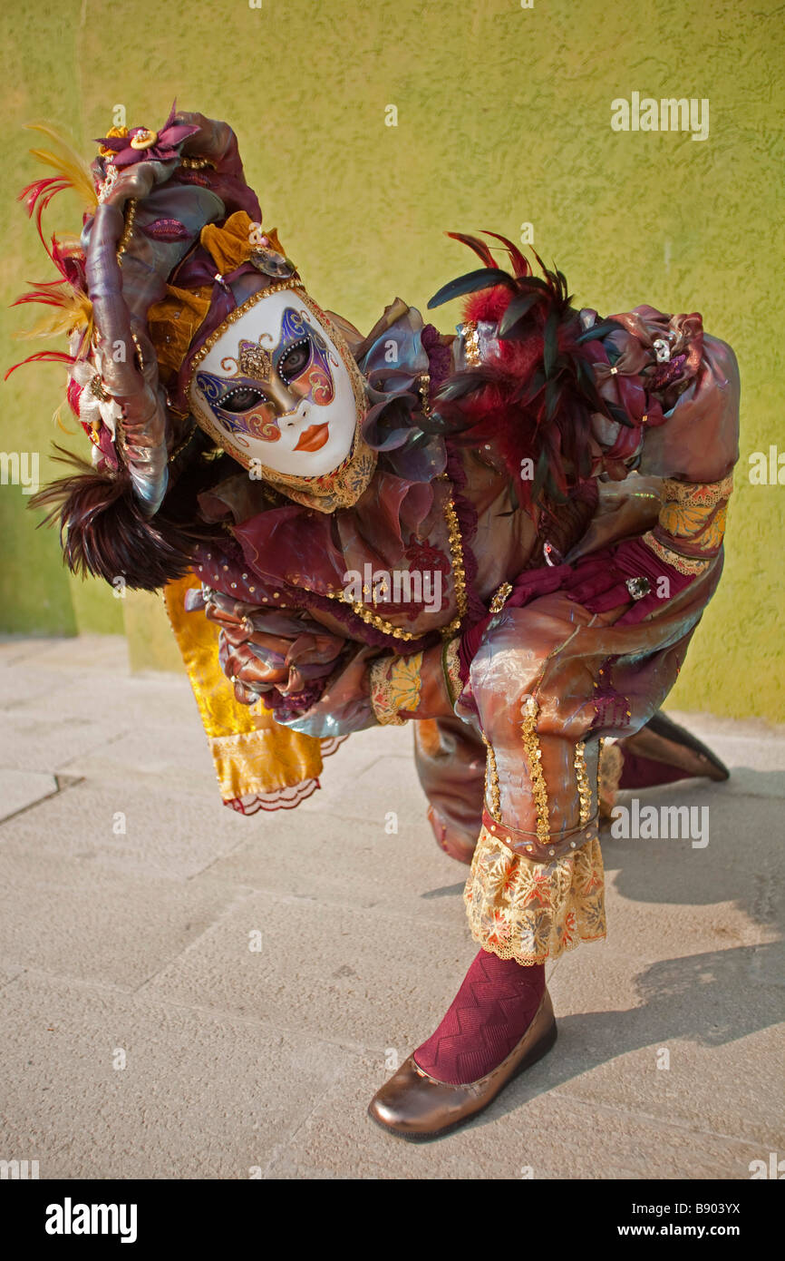 Venice Carnival. full length kneel girl woman red gold hat Costume ...