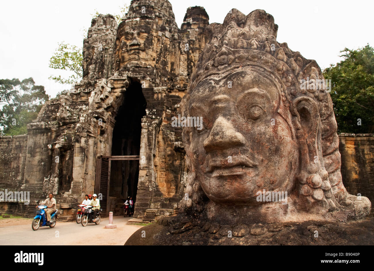 Cambodia's Angkor Thom south gate, guarded by Asura demon head Stock ...