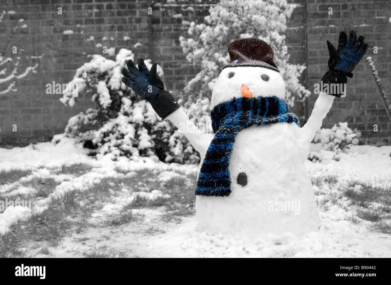 Snowman garden hi-res stock photography and images - Alamy