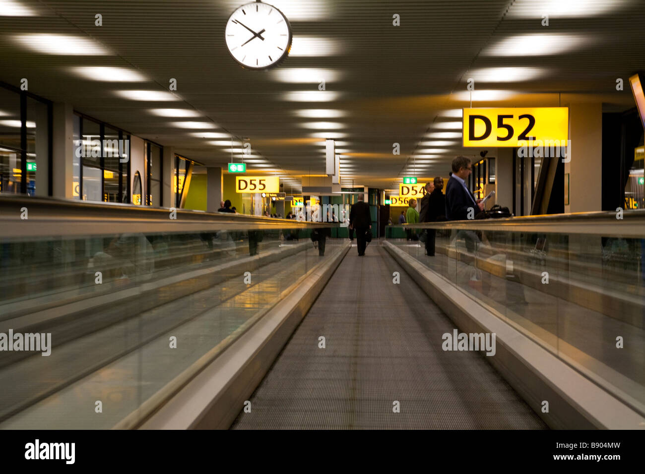 Airport walkway between departure gates inside terminal building Stock ...