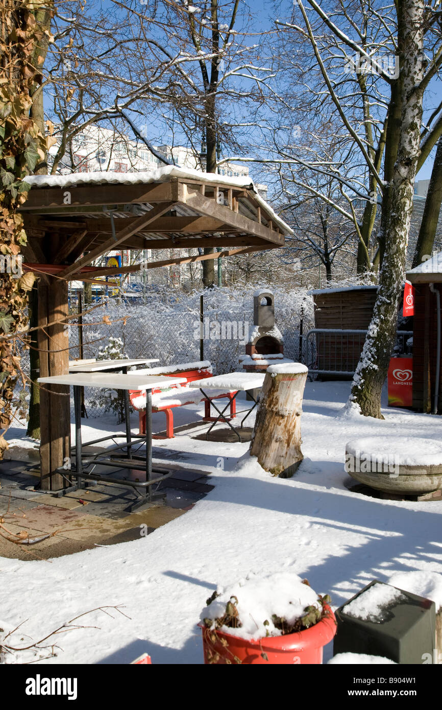 Empty fast food outlet hi-res stock photography and images - Alamy