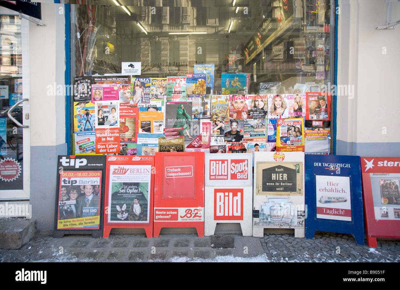 Advertising shop hi-res stock photography and images - Alamy