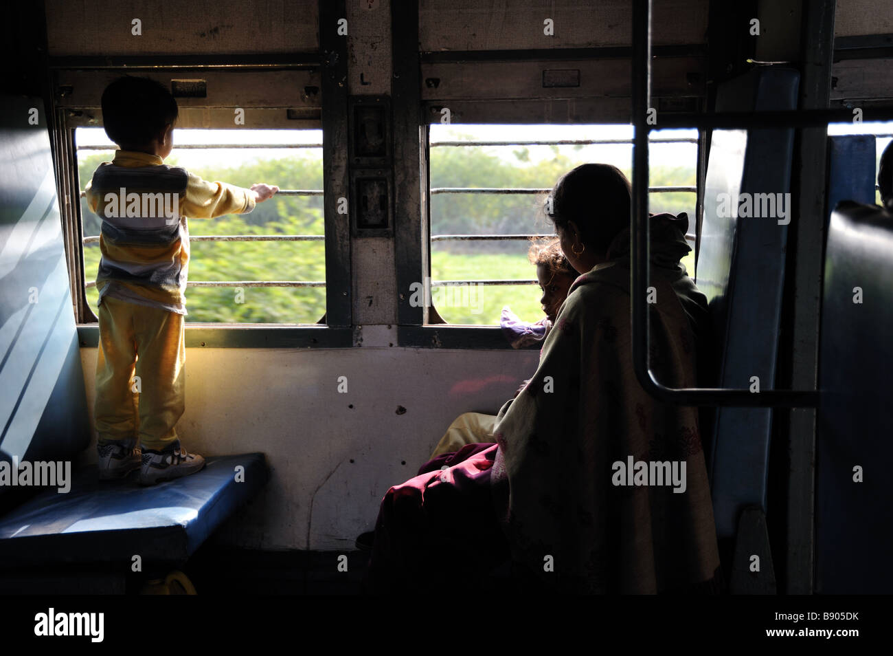 India train people sitting hi-res stock photography and images - Alamy