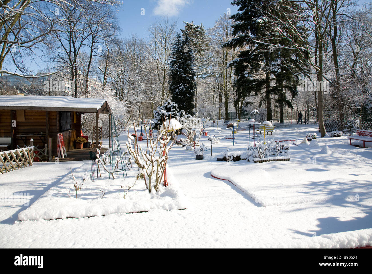 Golf in the snow hi-res stock photography and images - Alamy