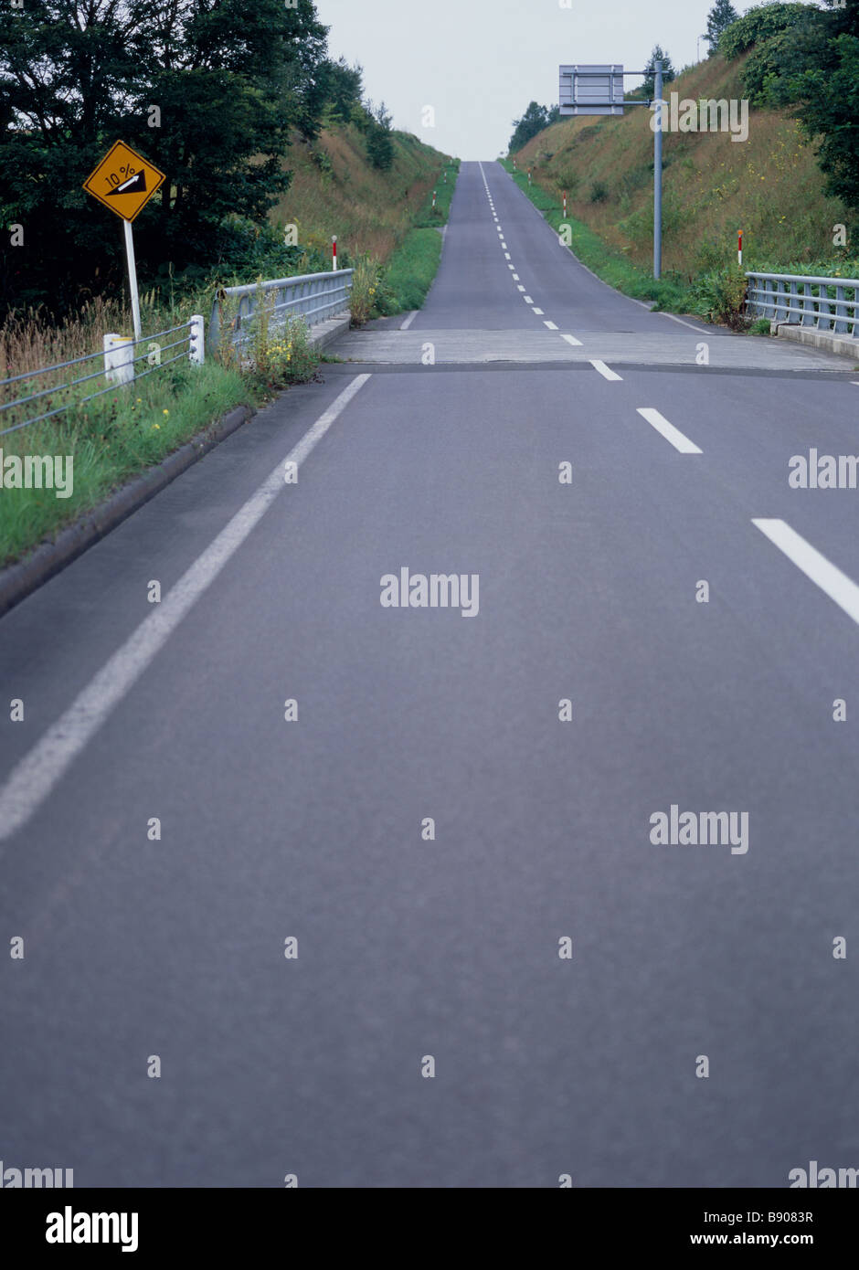 Straight road guardrail hi-res stock photography and images - Alamy