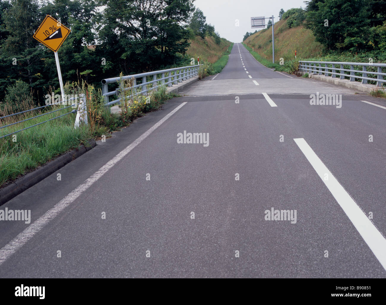 Straight road guardrail hi-res stock photography and images - Alamy