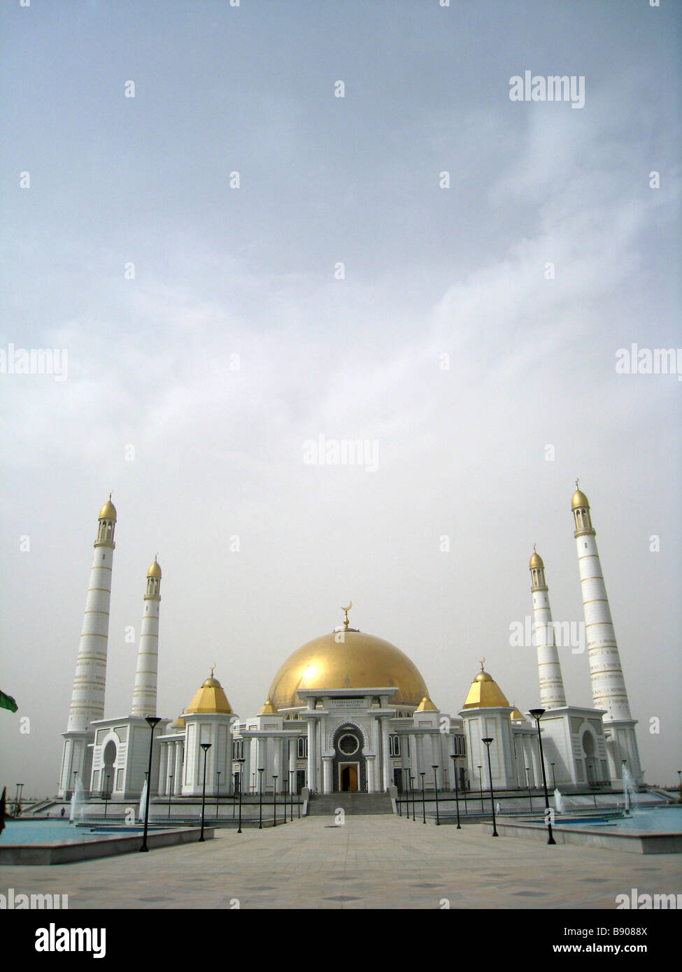 Golden mosque hi-res stock photography and images - Alamy