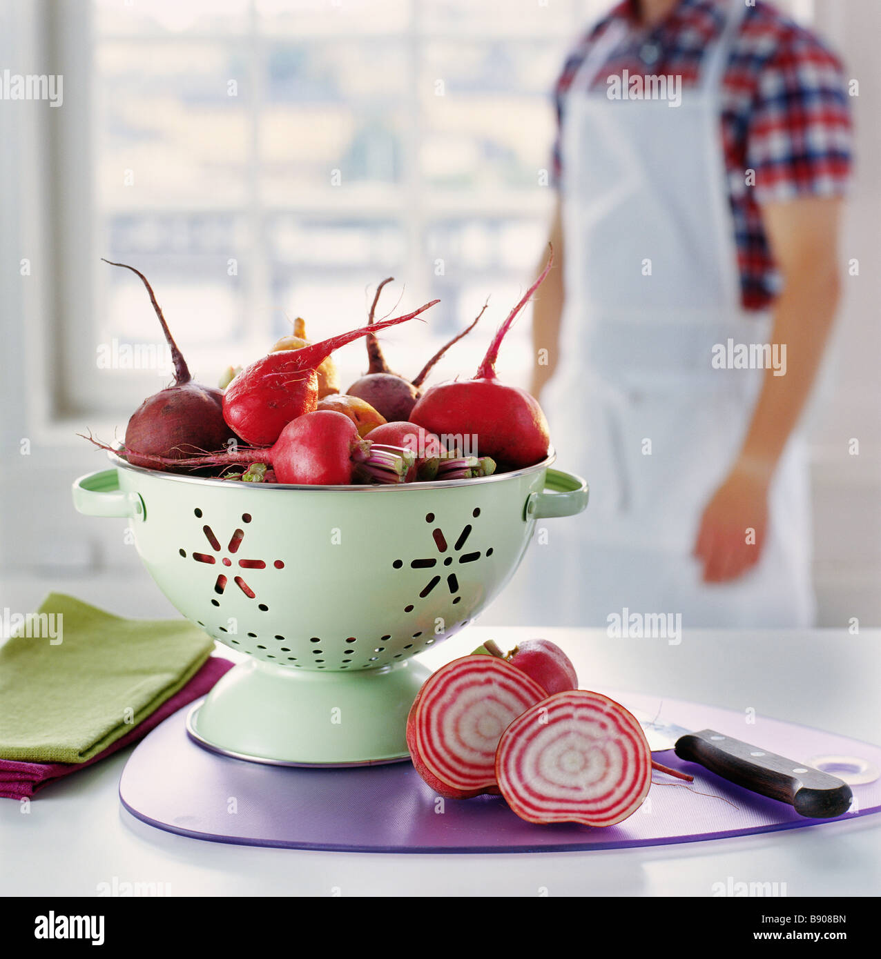 Cutting beetroots hi-res stock photography and images - Alamy