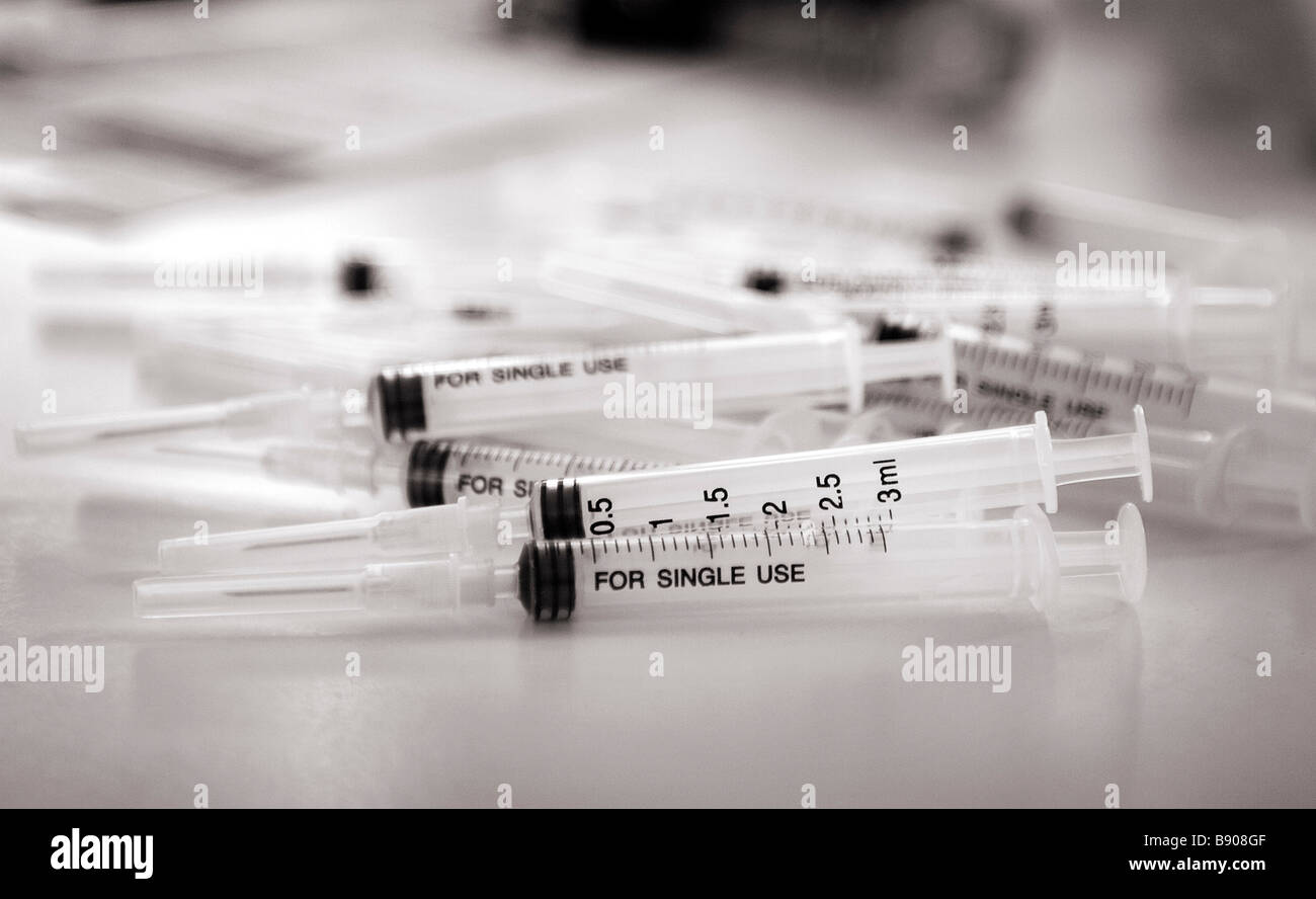 Needles And Drugs Stock Photos & Needles And Drugs Stock Images - Alamy