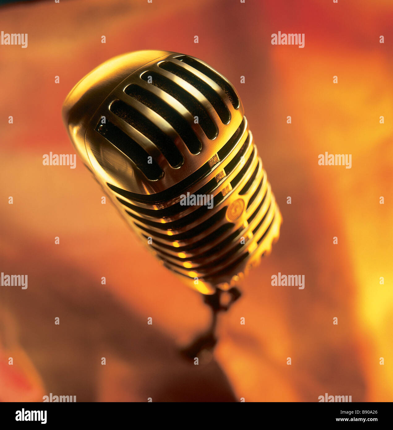 Old style microphone hi-res stock photography and images - Alamy