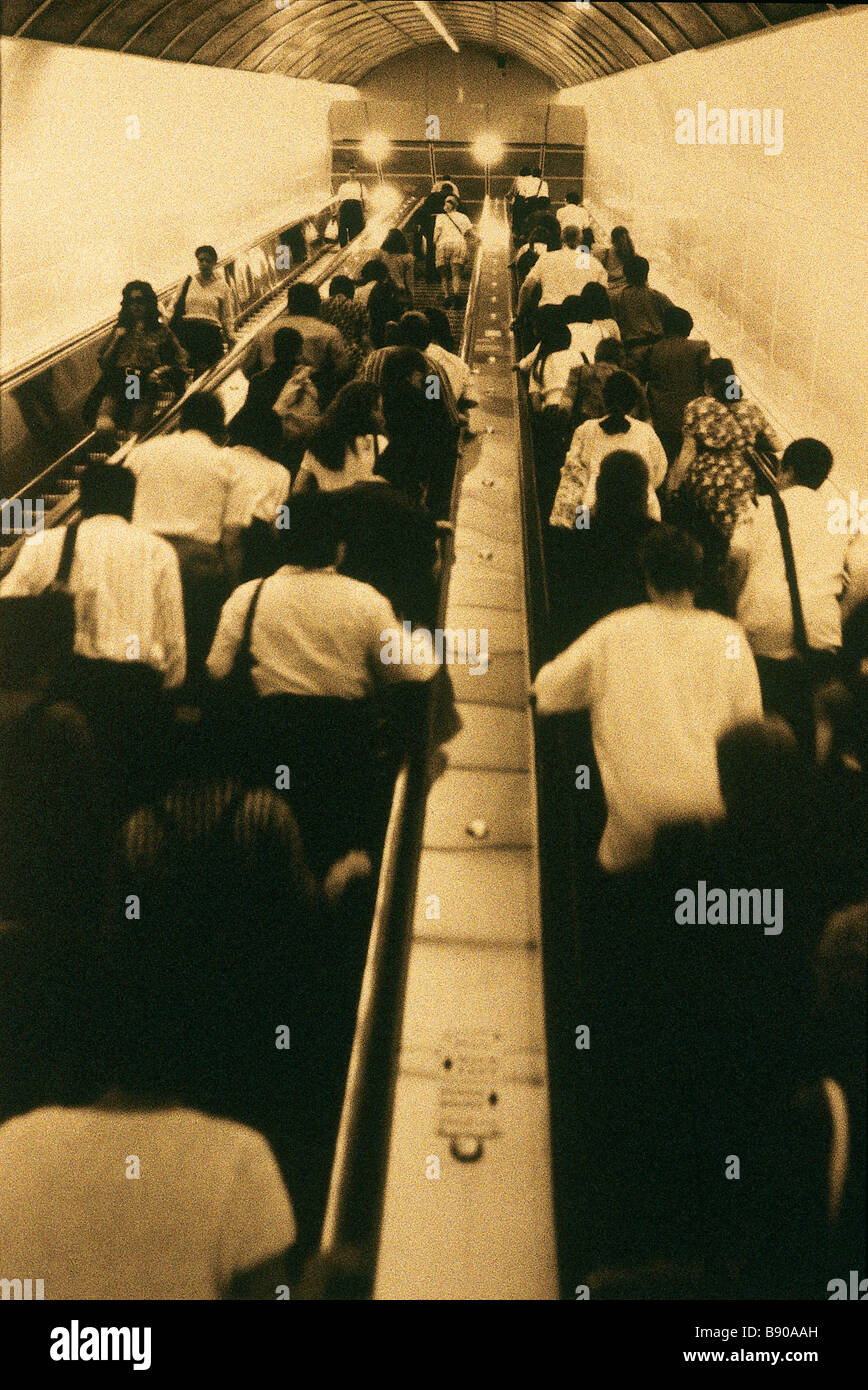 FL0834, T Bonderud; People Escalators Stock Photo - Alamy