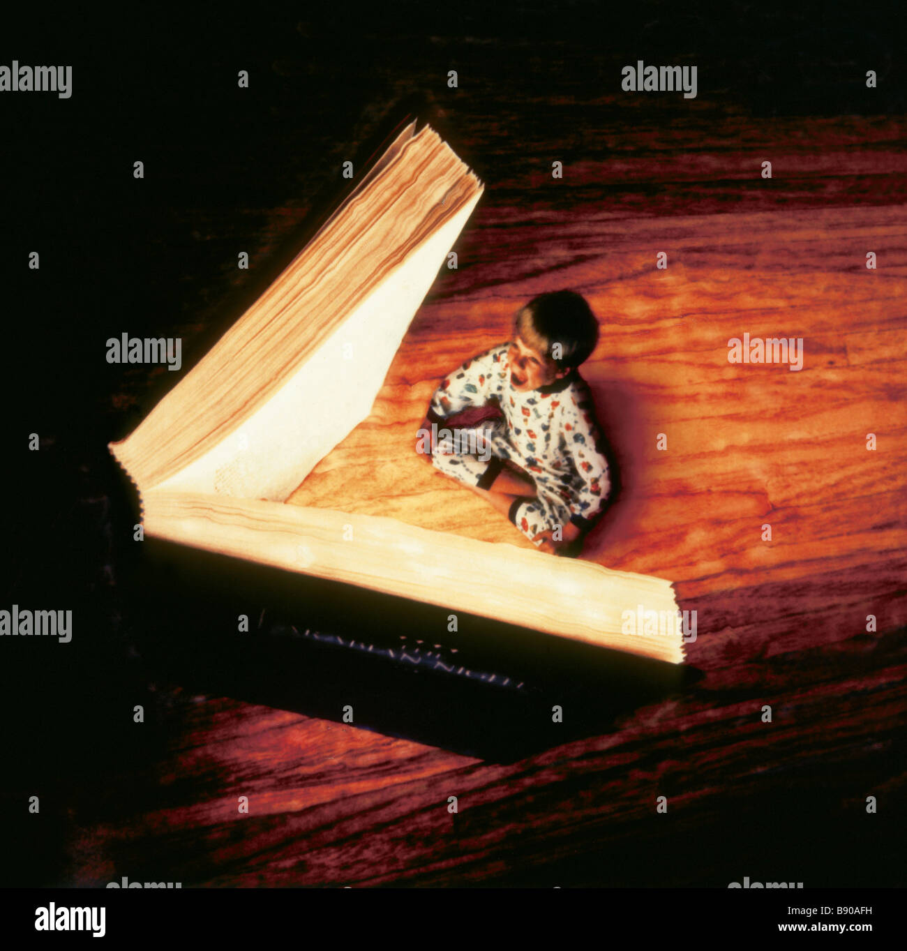 Story book giant hi-res stock photography and images - Alamy