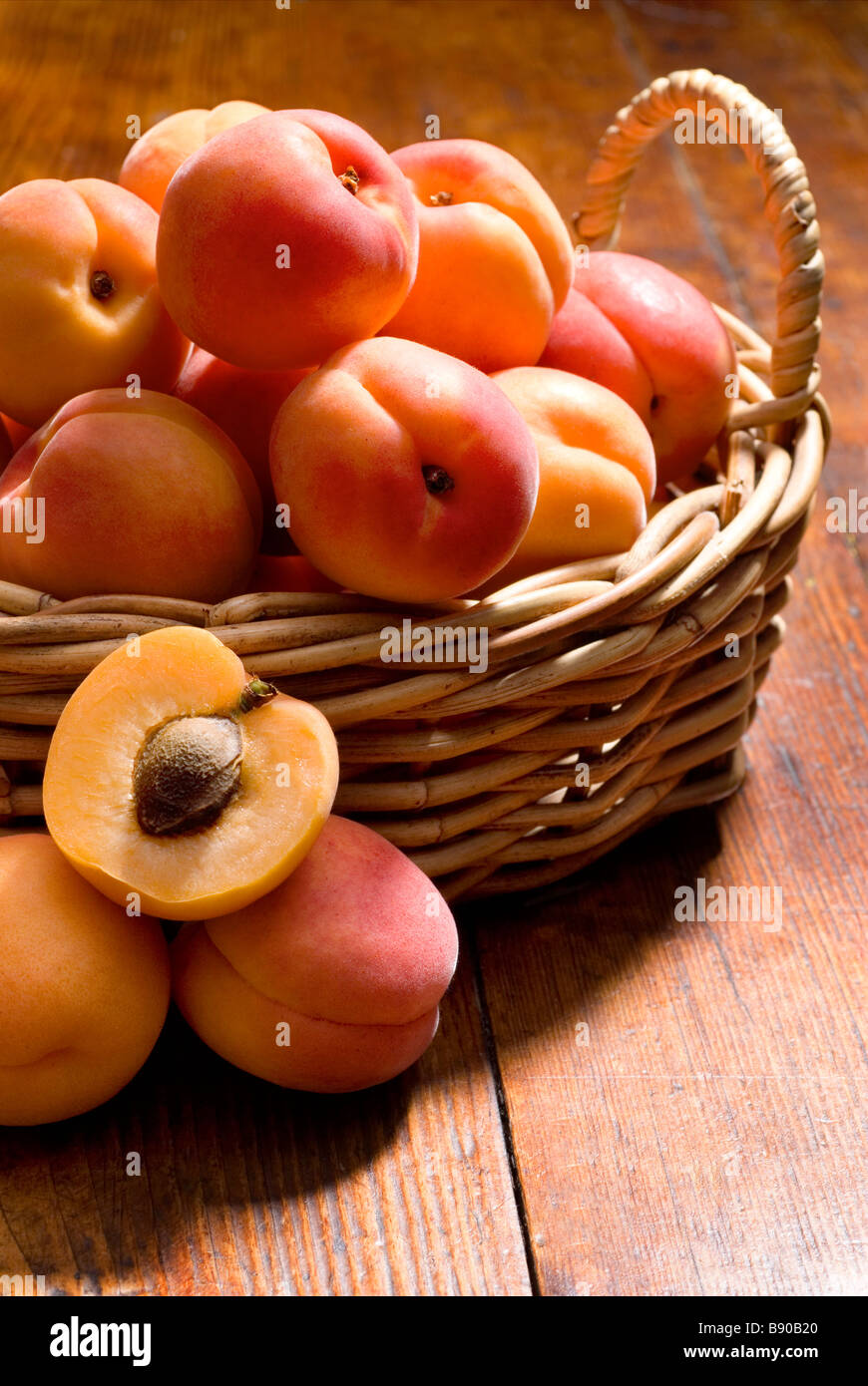 Apricots basket hi-res stock photography and images - Alamy