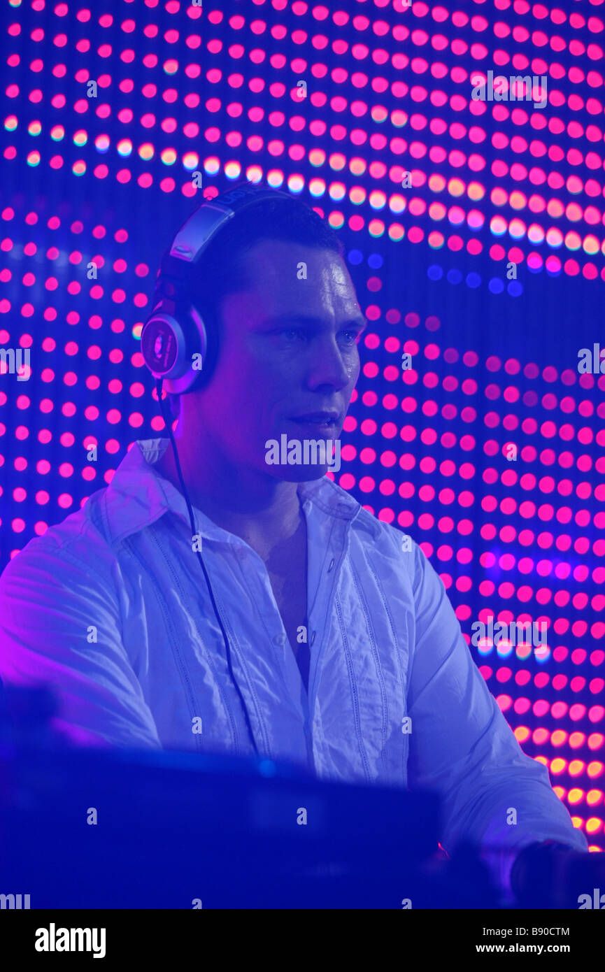 Tiesto performing hi-res stock photography and images - Alamy