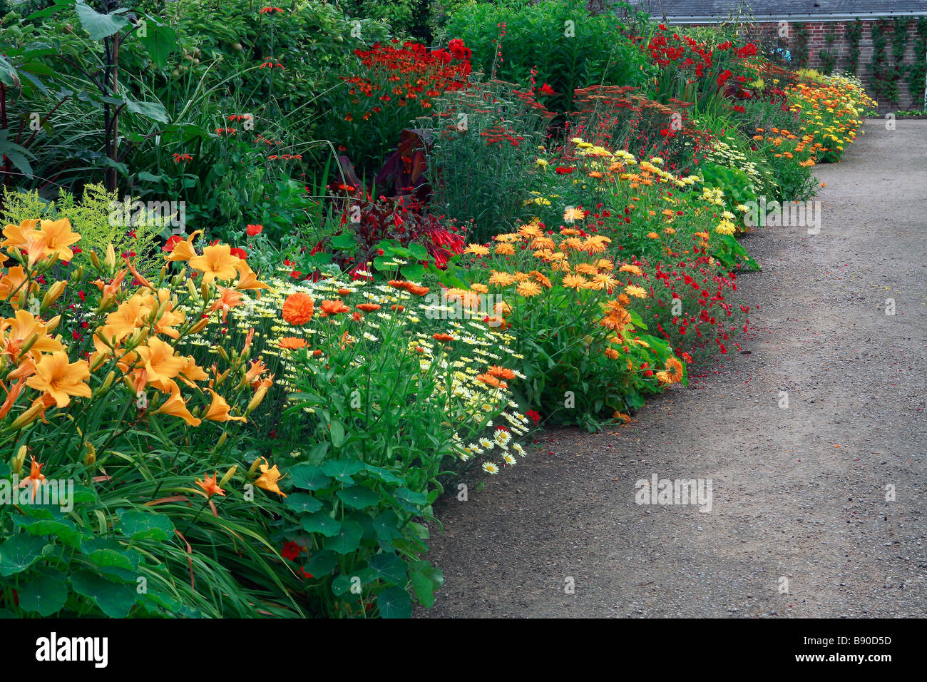 Path with border Stock Photo - Alamy