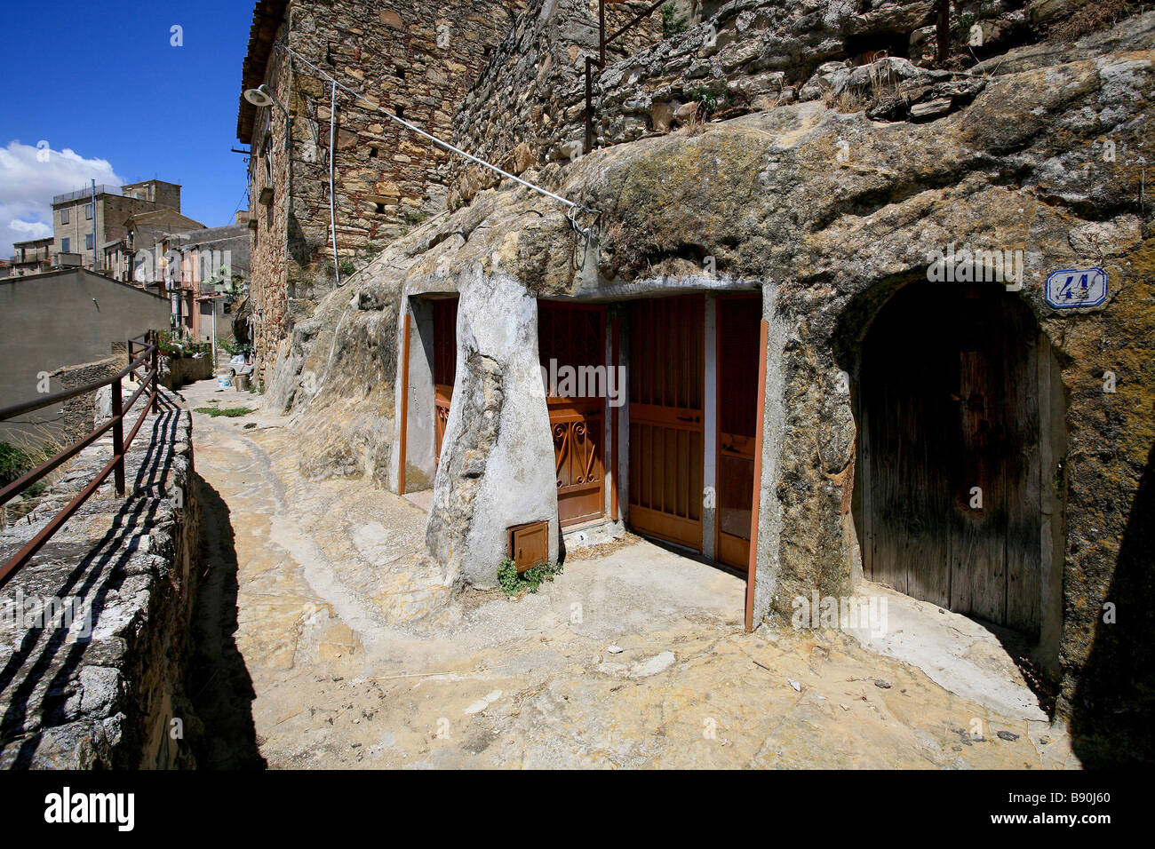 Cave house, Sperlinga, Sicily, Italy Stock Photo - Alamy