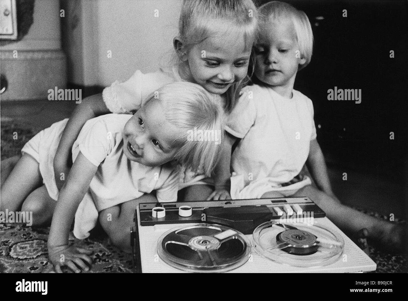 FL3232, KP6007; Children listening to tape recording Stock Photo - Alamy
