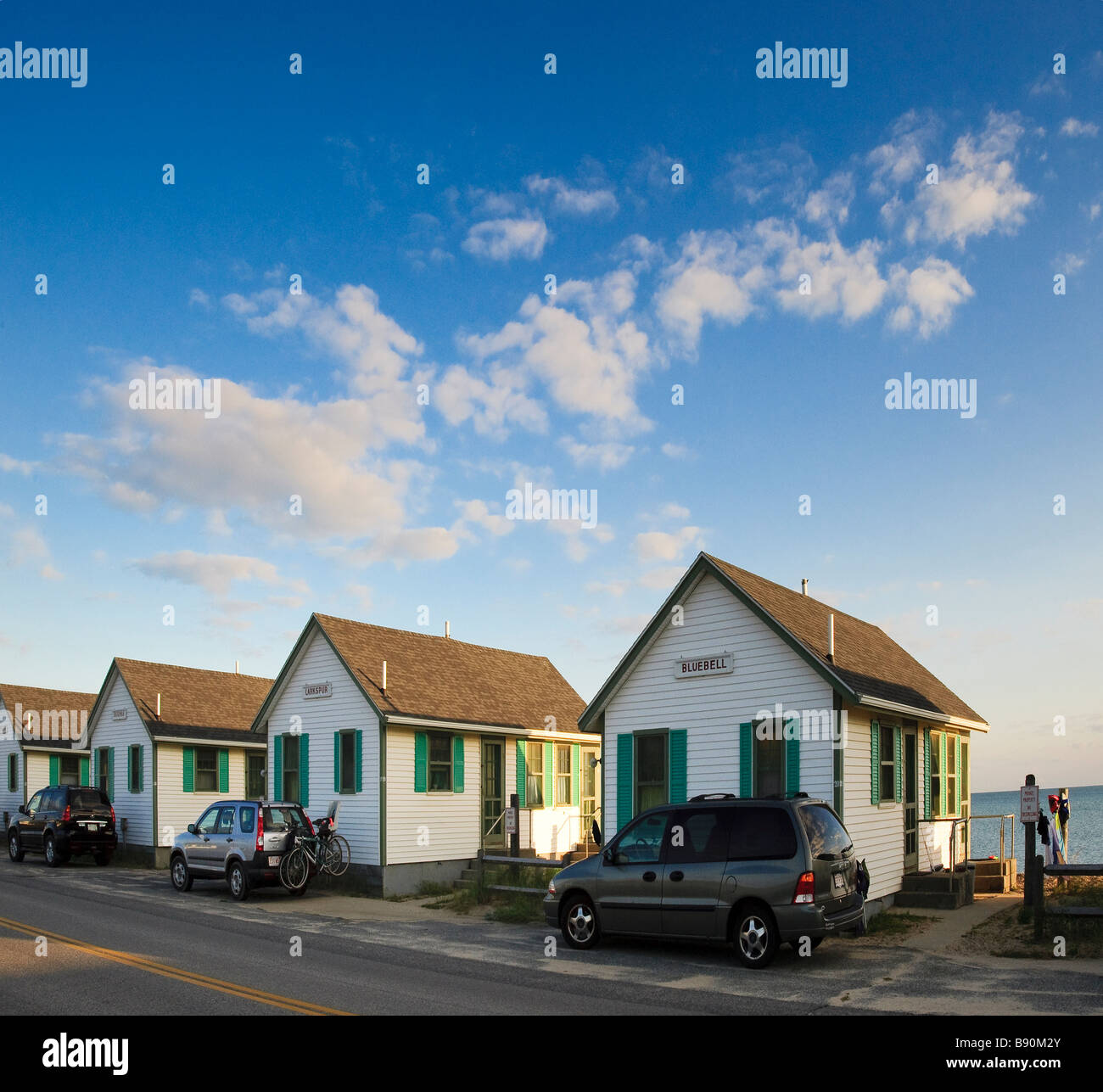 Cottages cape cod hi-res stock photography and images - Alamy